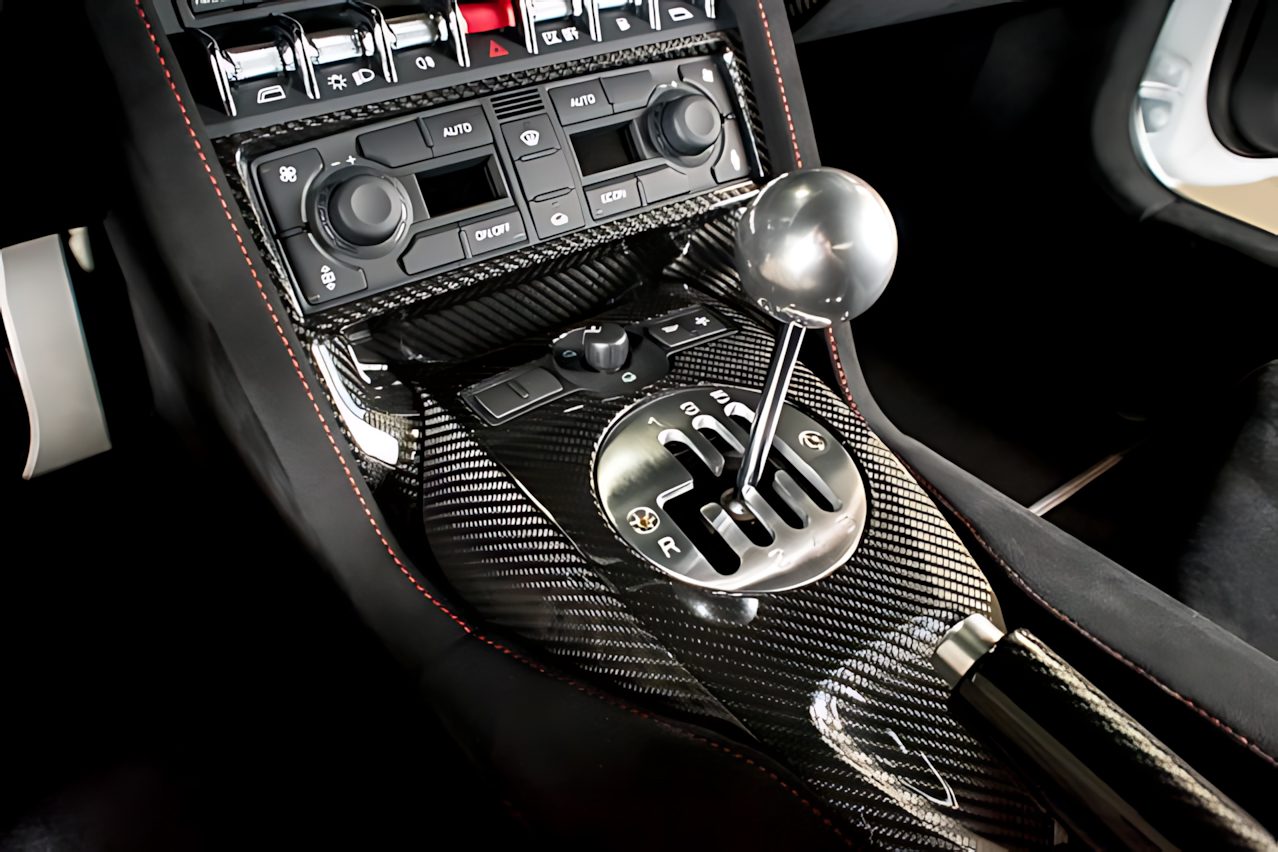 The Last Lamborghini With Rear Wheel Drive and a Manual Transmission ...