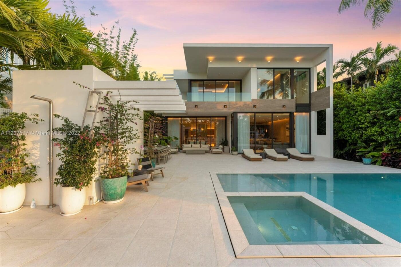 Home Of The Day: A $22.5M Modern Miami Mansion Steps From Sunset Harbo ...