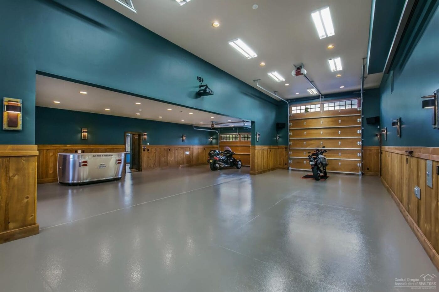 Home of the Day: Mansion has Enclosed Drive-Thru RV Garage – duPont ...