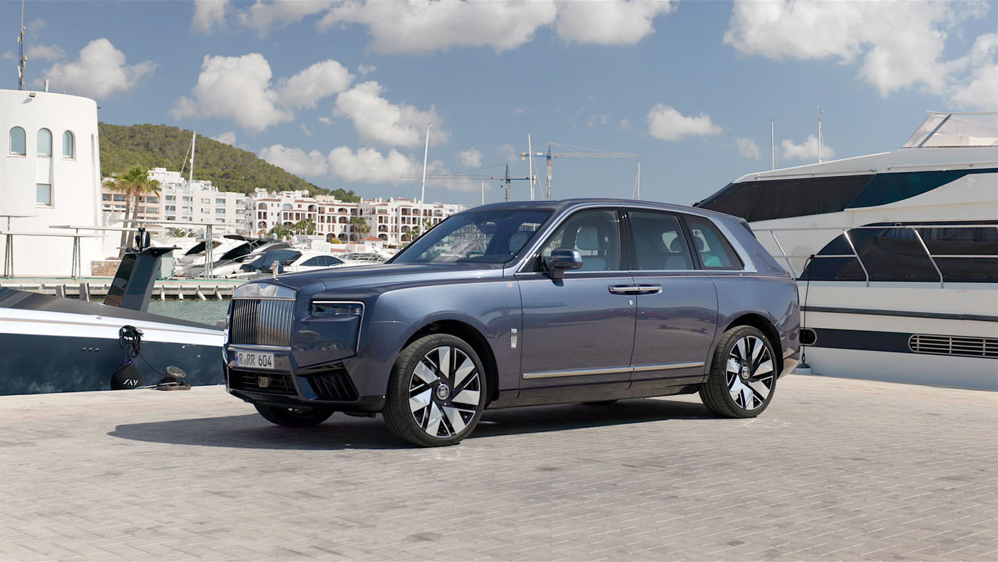 Rolls-Royce Recaps Record-Breaking Bespoke Commissions In 2024 – duPont ...