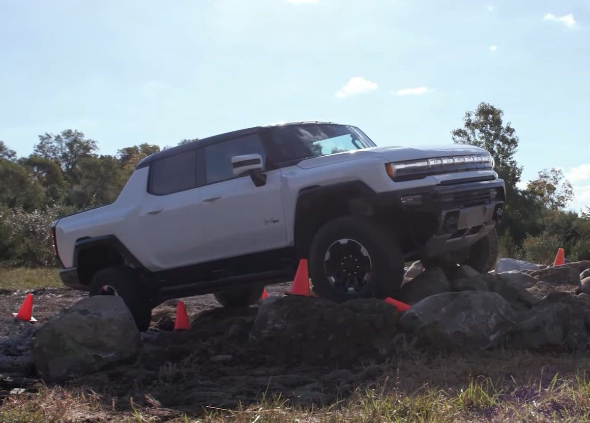 See the Hummer EV's Crab Walk and Watts To Freedom Modes In Action ...