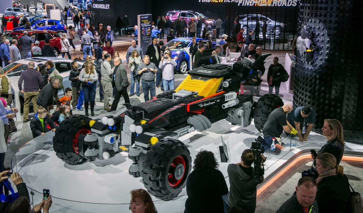 Life-Size Batmobile Built Out of Over 340,000 Legos – duPont REGISTRY Group