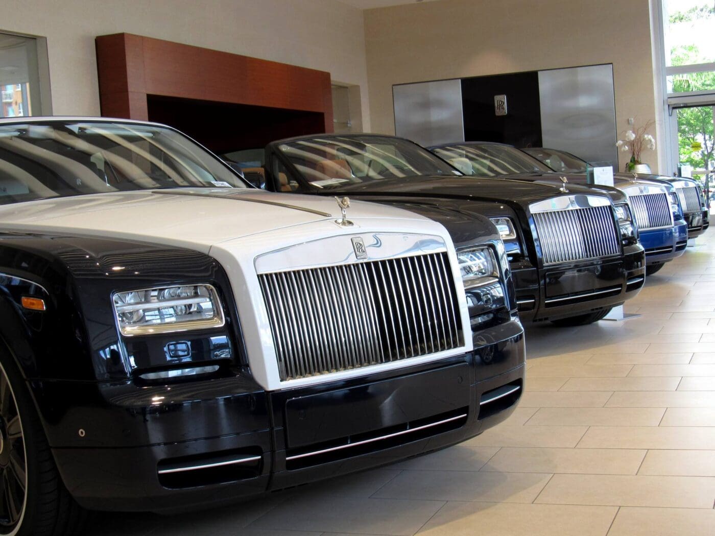 Rolls-Royce Miami Awarded American Dealer of the Year for 2018 – duPont ...