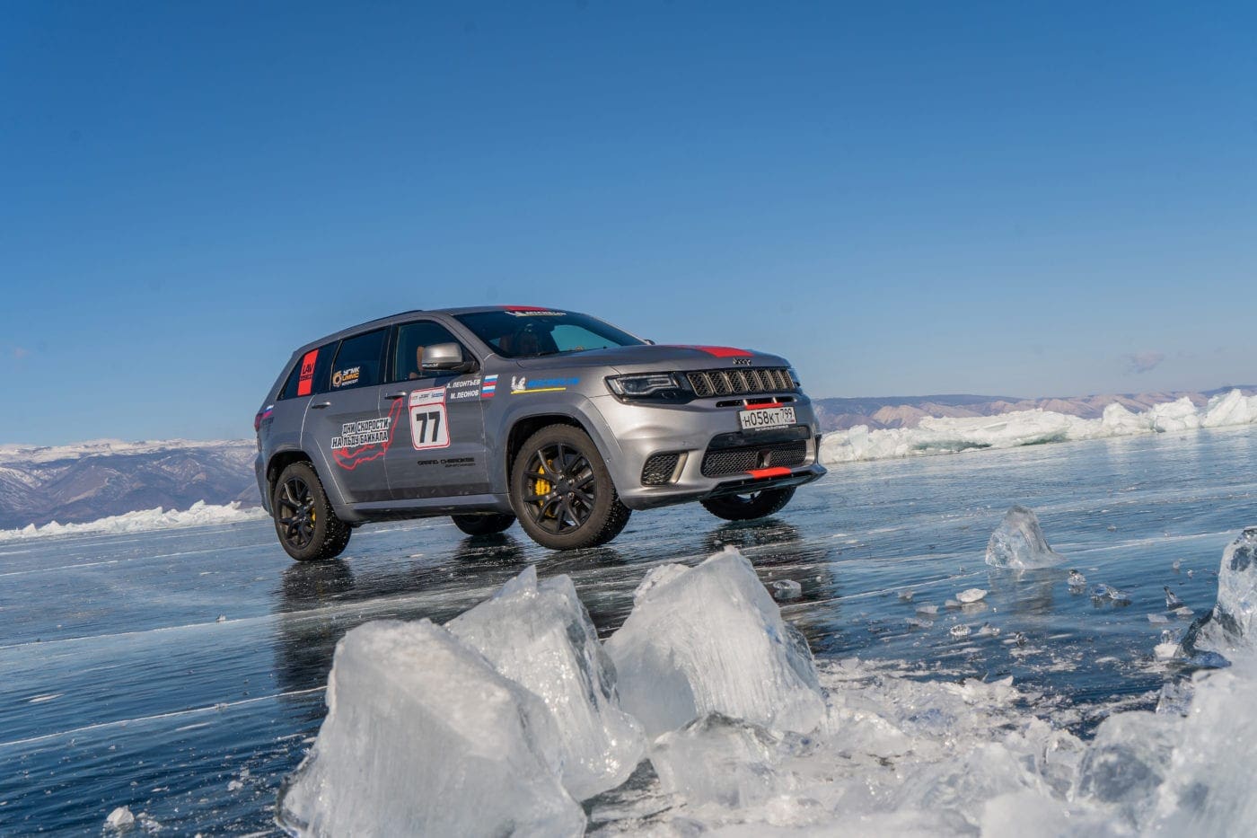 Jeep Trackhawk Smashes SUV Ice Racing Speed Record