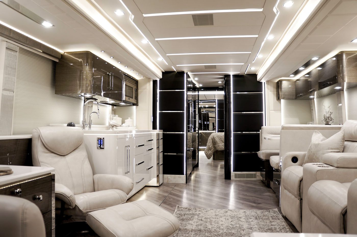 Emerald Luxury Coaches: Motorcoaches That Revolve Around Luxury And You
