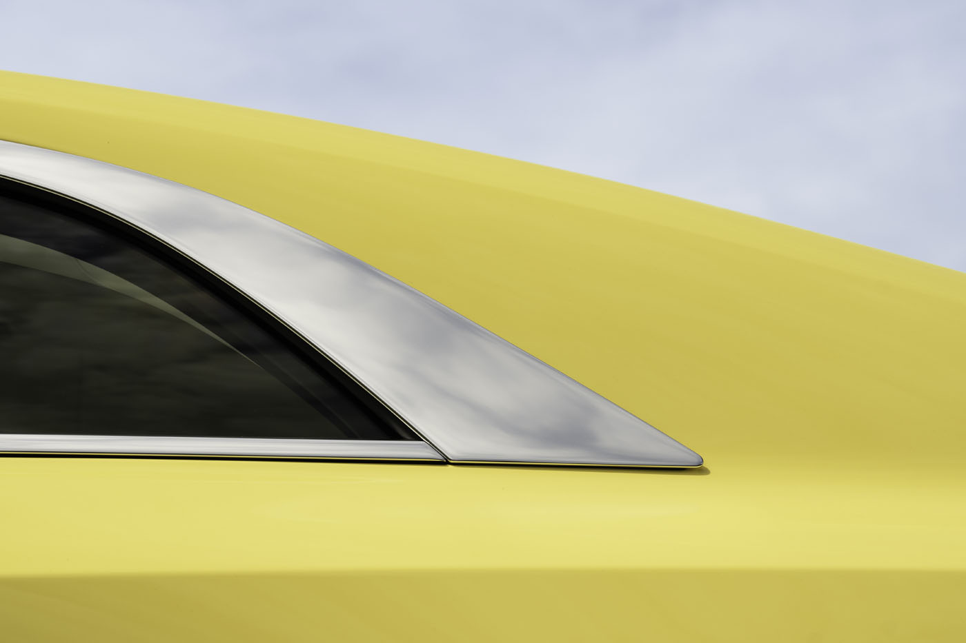 Rolls-Royce Spectre Price, Specs & Photos