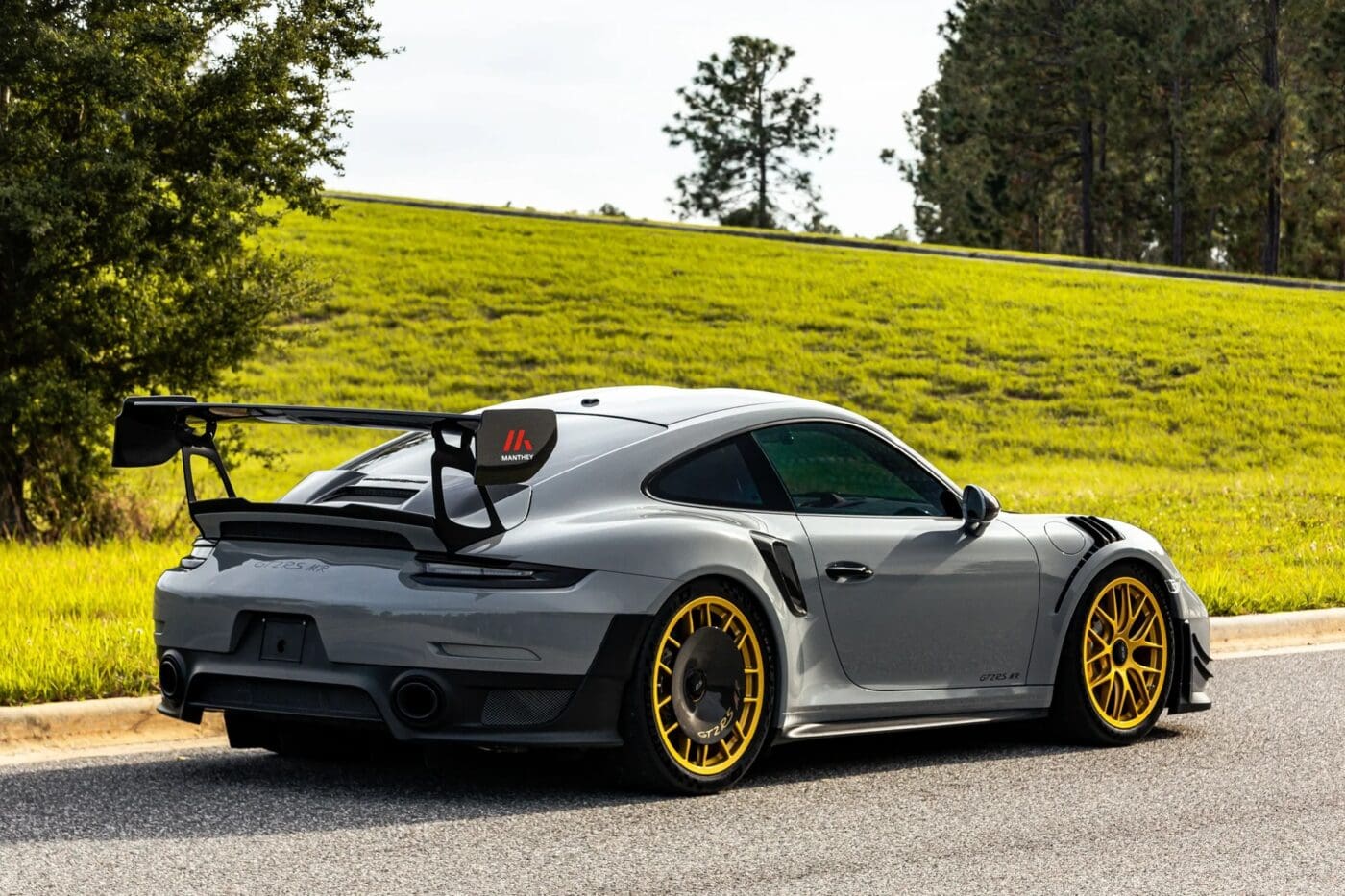 Race-Ready Manthey Racing 2018 Porsche 911 GT2 RS MR For Sale