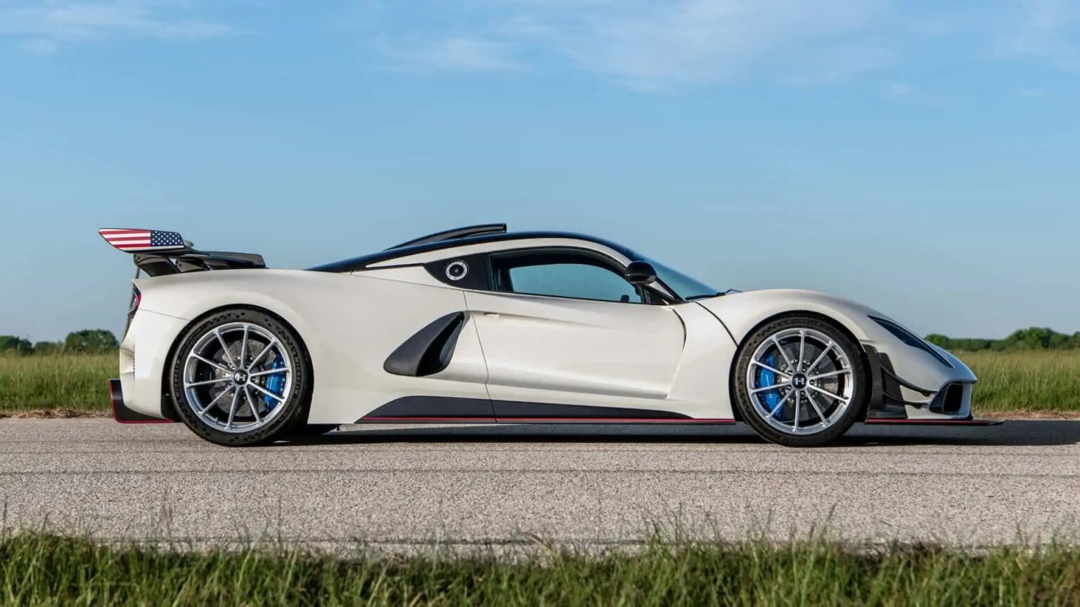 Hennessey Venom F5 Price, Specs, Photos & Review
