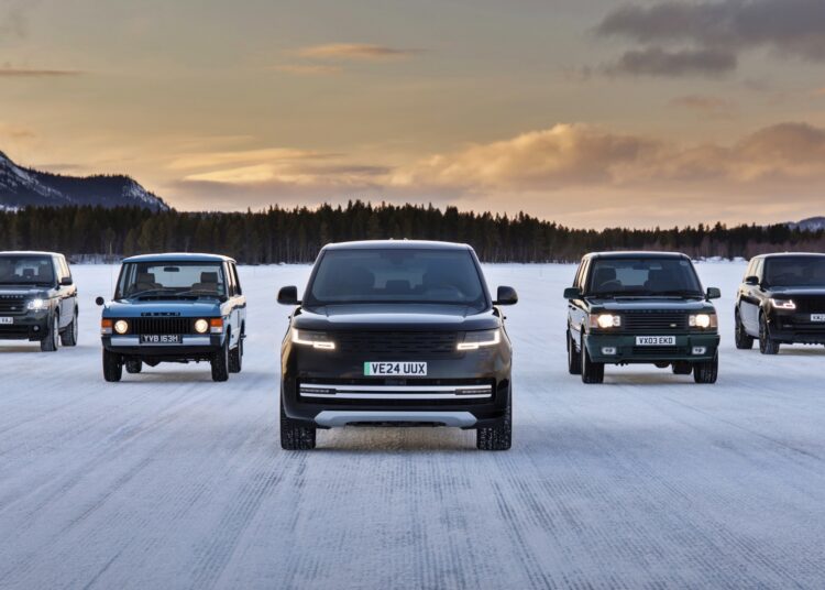 2025 Range Rover Sport Debuts New Matte Black Stealth Pack