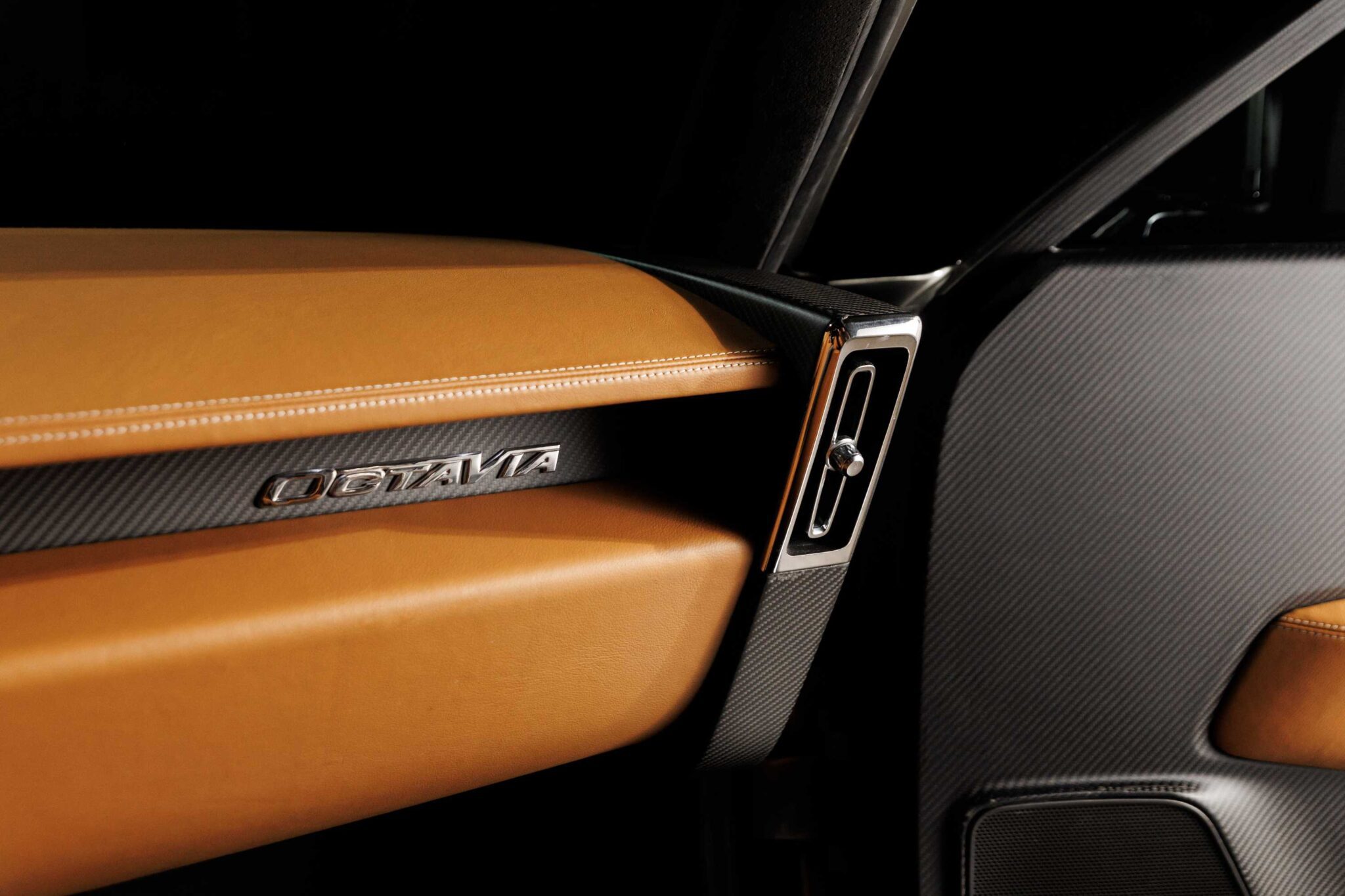 Ringbrothers Debut Aston Martin OCTAVIA: A Supercharged 1971 DBS ...